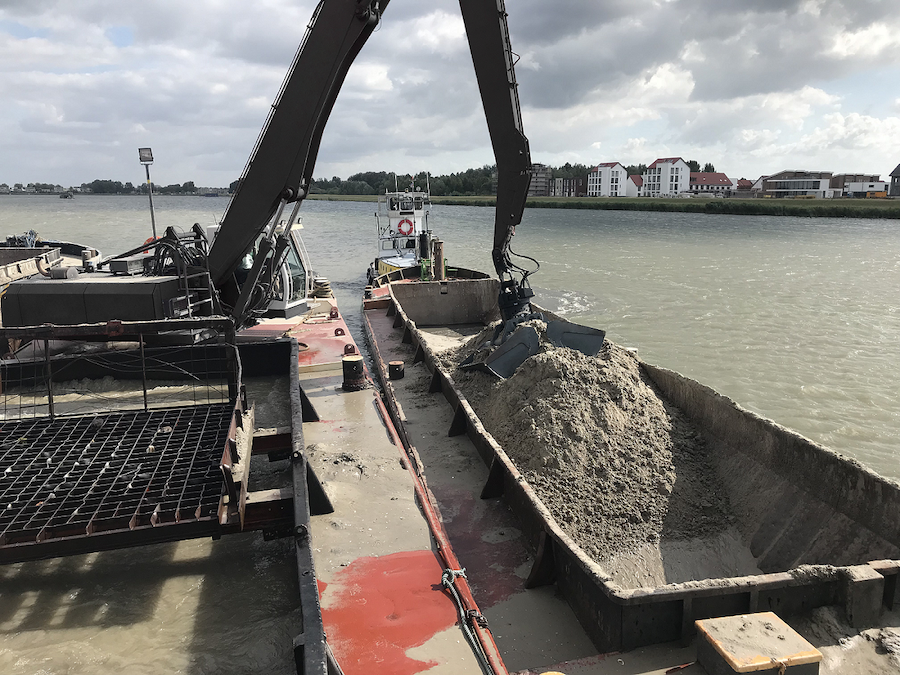 KINSHOFER Offers Line of Robust Clamshell Buckets for Loading Bulk ...