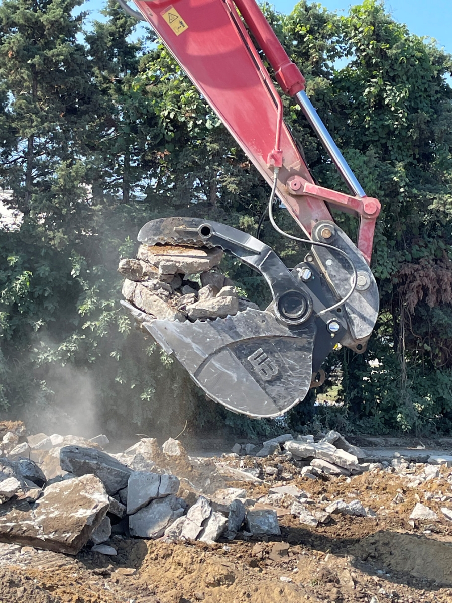 Werk-Brau Introduces Hydra-clamp® Bucket for Heavy or Awkward Loads ...