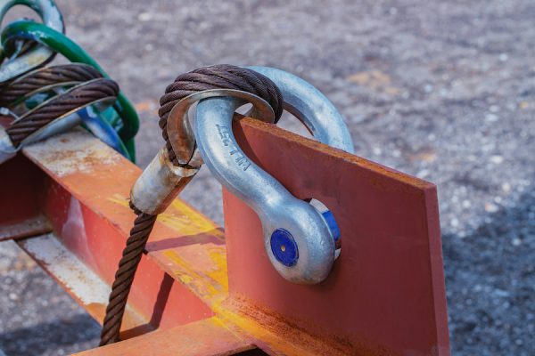 16 Crucial Rules to Follow for Using Shackles | Equipment & Contracting