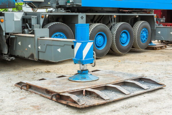 How to Utilize Outrigger Pads Properly | Equipment & Contracting