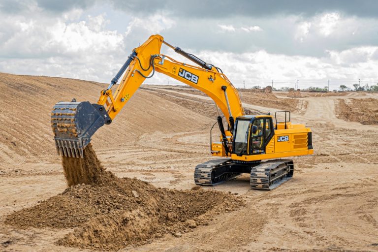 JCB Launches Biggest X Series Crawler Excavator with 370X | Equipment ...