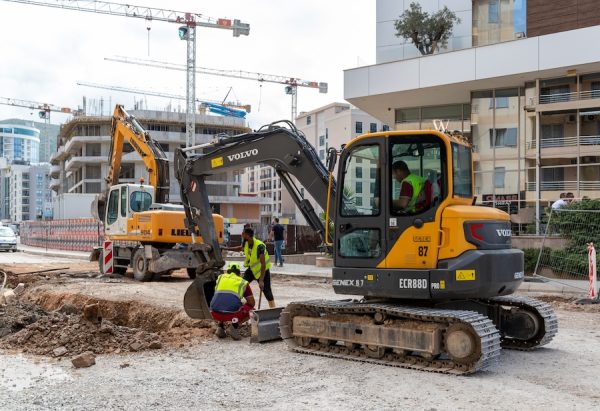 Overcoming Excavation Challenges in Urban Environments | Equipment ...